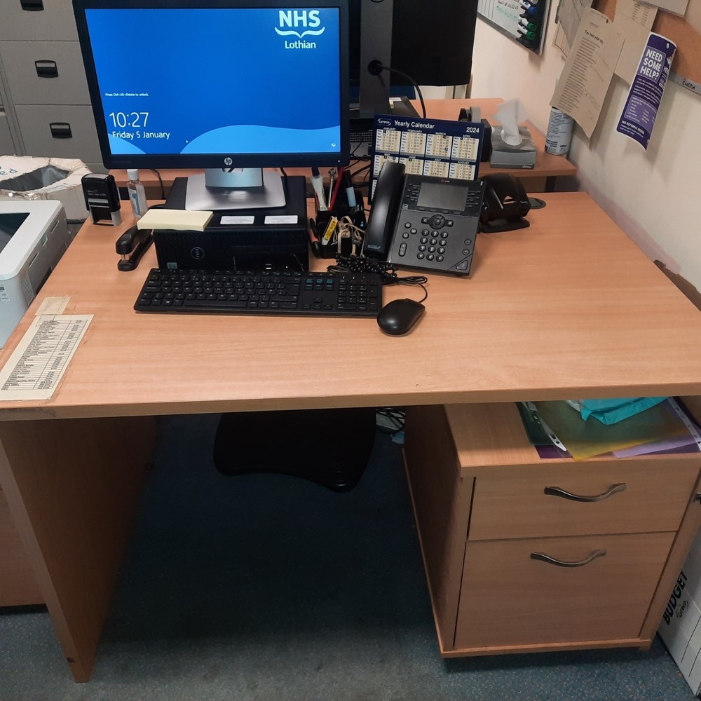 Traditional standard desk - available on Warp It, reuse surplus assets ...